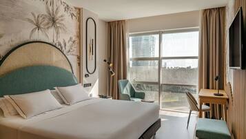 Roupa de alta qualidade, edredões de penas, minibar, cofre no quarto