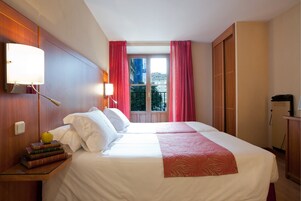 Quarto Duplo | Edredões de penas, minibar, cofre no quarto, secretária 