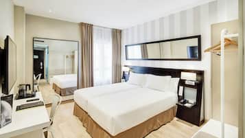 Quarto Duplo Superior | Camas de colchão viscoelástico, minibar, cofre no quarto, secretária