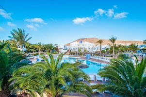 6 piscinas exteriores