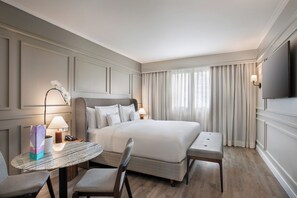 Supreme Queen | Minibar, cofre no quarto, secretária, cortinas/cortinados opacos 