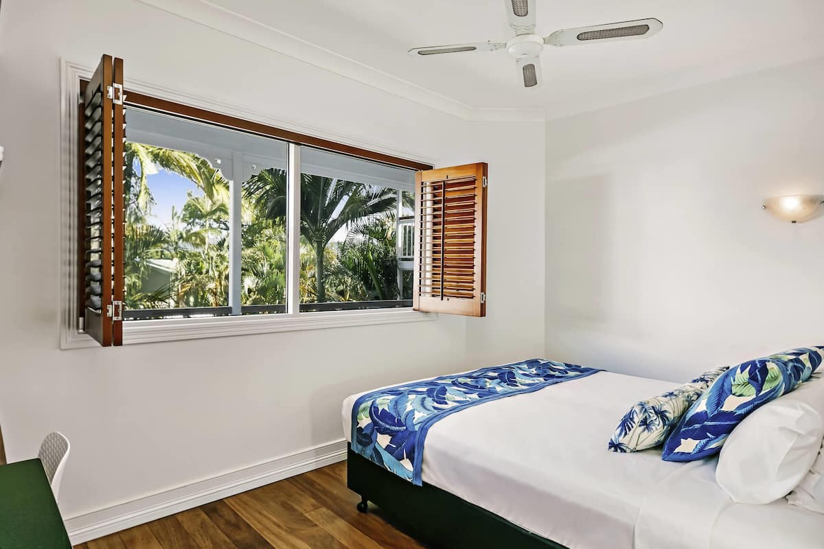 Quarto, 1 cama de casal | 2 quartos, cofre no quarto, secretária, ferro/tábua de engomar