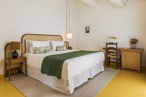 Quarto, terraço | Roupas de cama premium, camas Select Comfort, frigobar