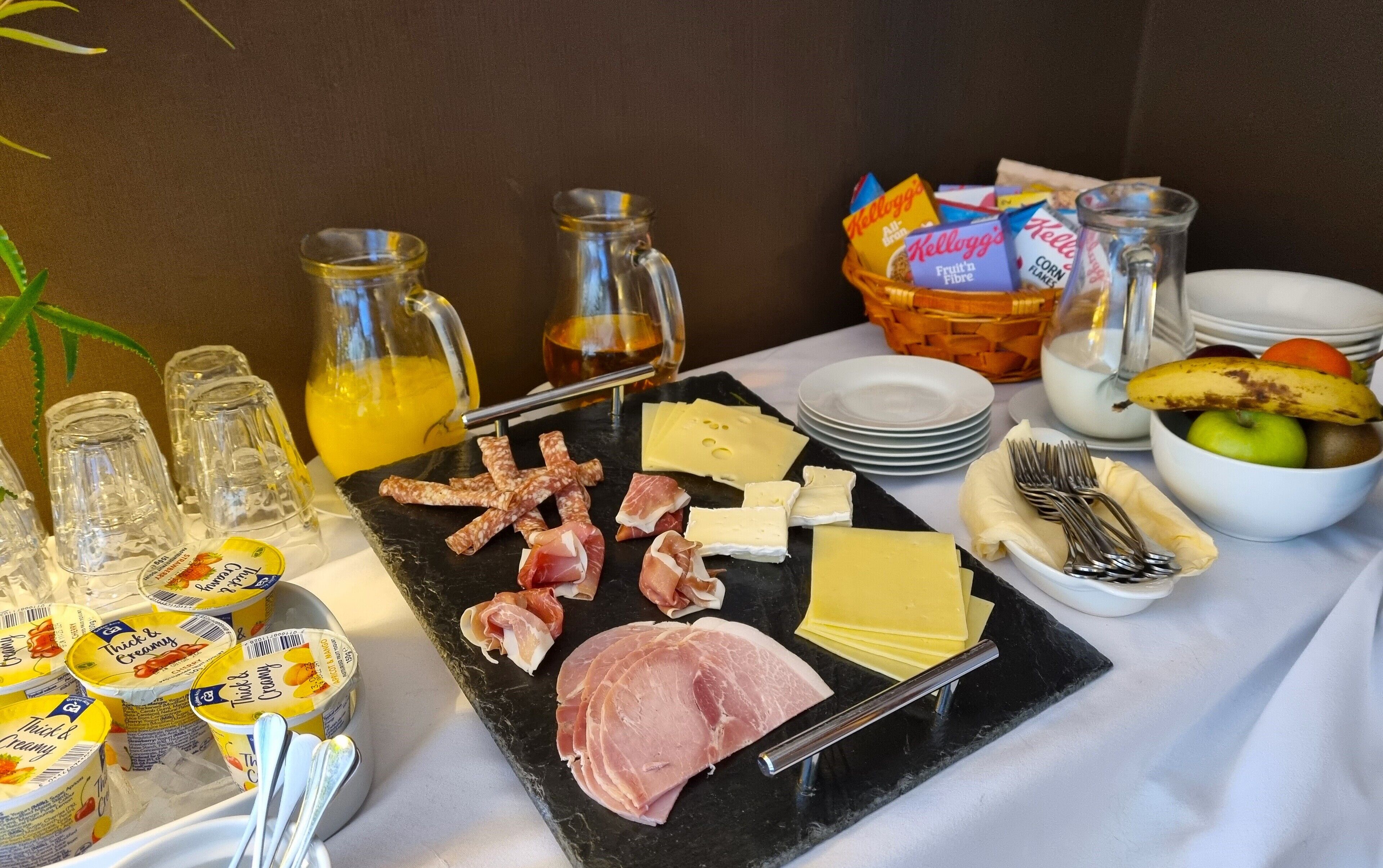 Pequeno-almoço tipo buffet diário mediante uma taxa 