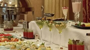 Café da manhã com buffet todos os dias mediante uma taxa