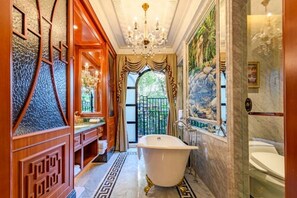 Quarto, terraço | Banheiro | Chuveiro/banheira combinados, produtos de toalete de grife
