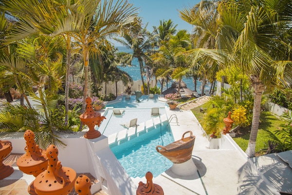 3 piscinas externas, espreguiçadeiras