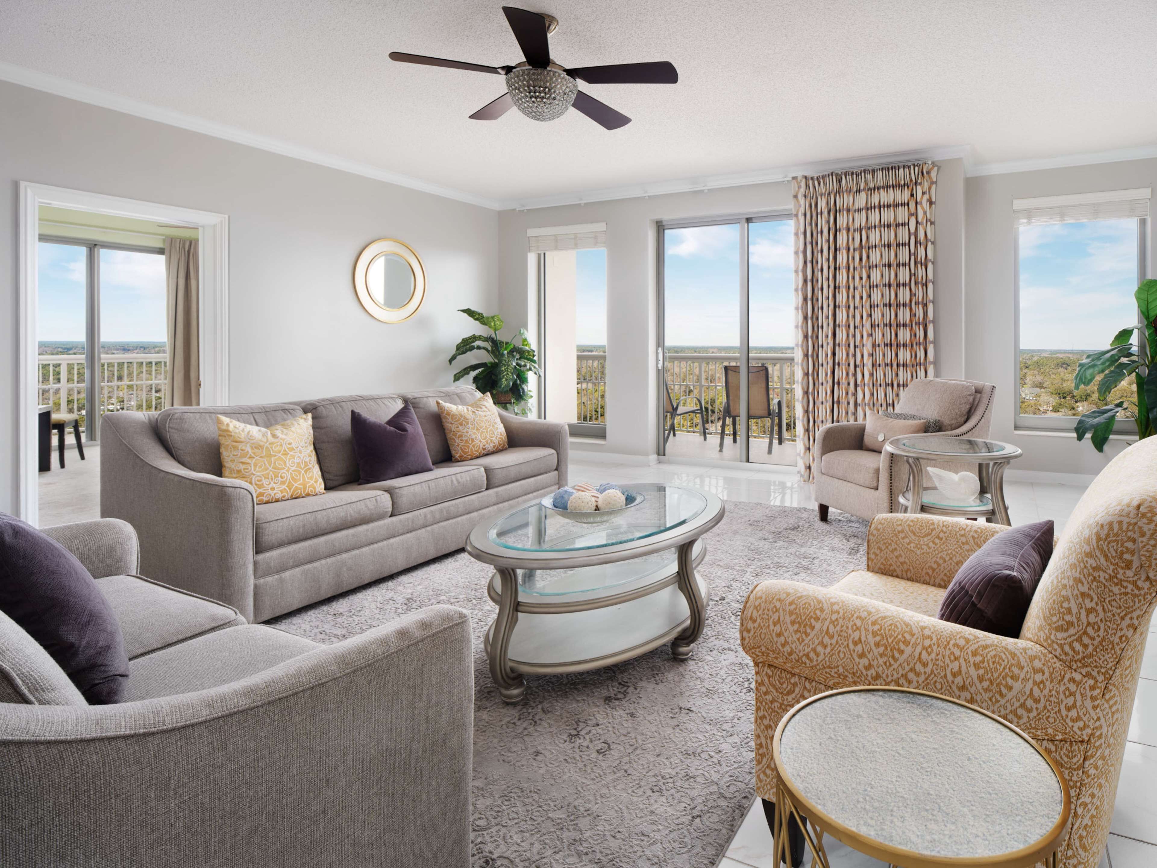 Suite, 4 quartos, vista para o resort (Margate) | Sala de estar | Televisor de ecrã plano de 50 polegadas com canais por cabo, televisor 