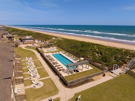 2 piscinas exteriores, guarda-sóis