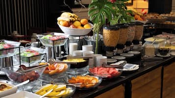 Café da manhã com buffet todos os dias (USD 15 por pessoa)