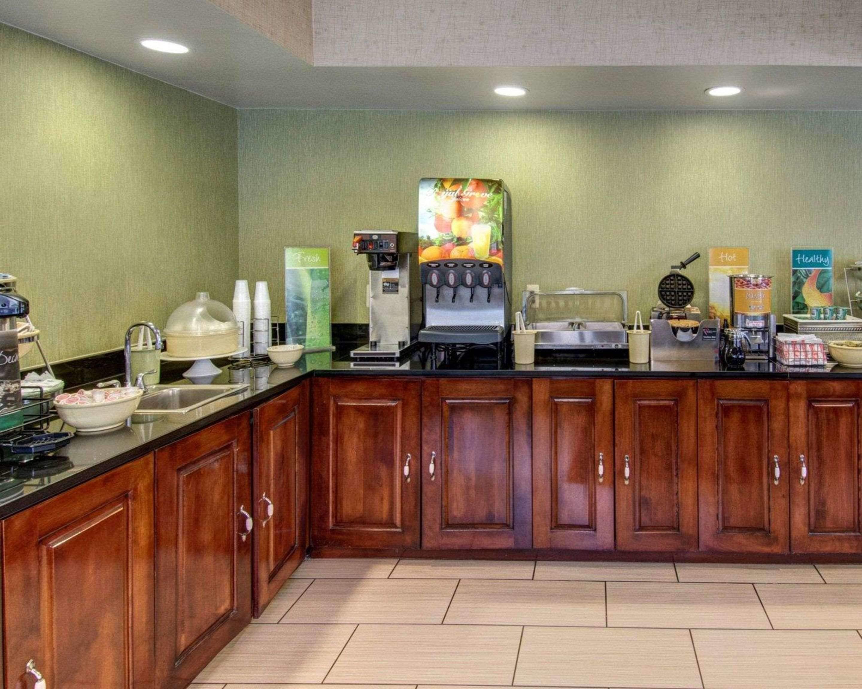 Café da manhã com buffet grátis todos os dias