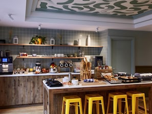 Café da manhã com buffet todos os dias (EUR 19 por pessoa)