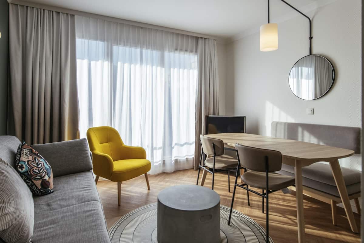 Apartamento, 1 quarto | 2 quartos, cofre no quarto, secretária, quartos insonorizados