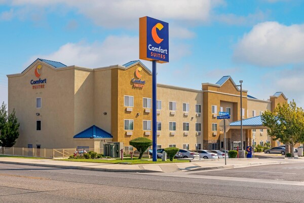 Comfort Suites Victorville-hesperia - Hesperia, CA