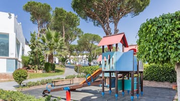 Área de recreio para crianças (ao ar livre)