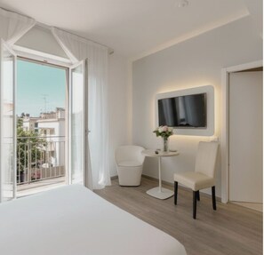 Quarto Duplo ou Twin Premium | Minibar, cofre no quarto, secretária, cortinas/cortinados opacos 