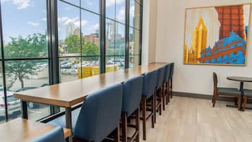 Café da manhã com buffet grátis
