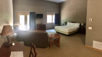 Quarto Deluxe, 1 cama king-size | Ferro/tábua de engomar, camas desdobráveis, roupa de cama fornecida