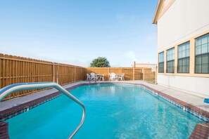 Piscina exterior sazonal 