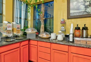 Pequeno-almoço takeaway diário incluído 