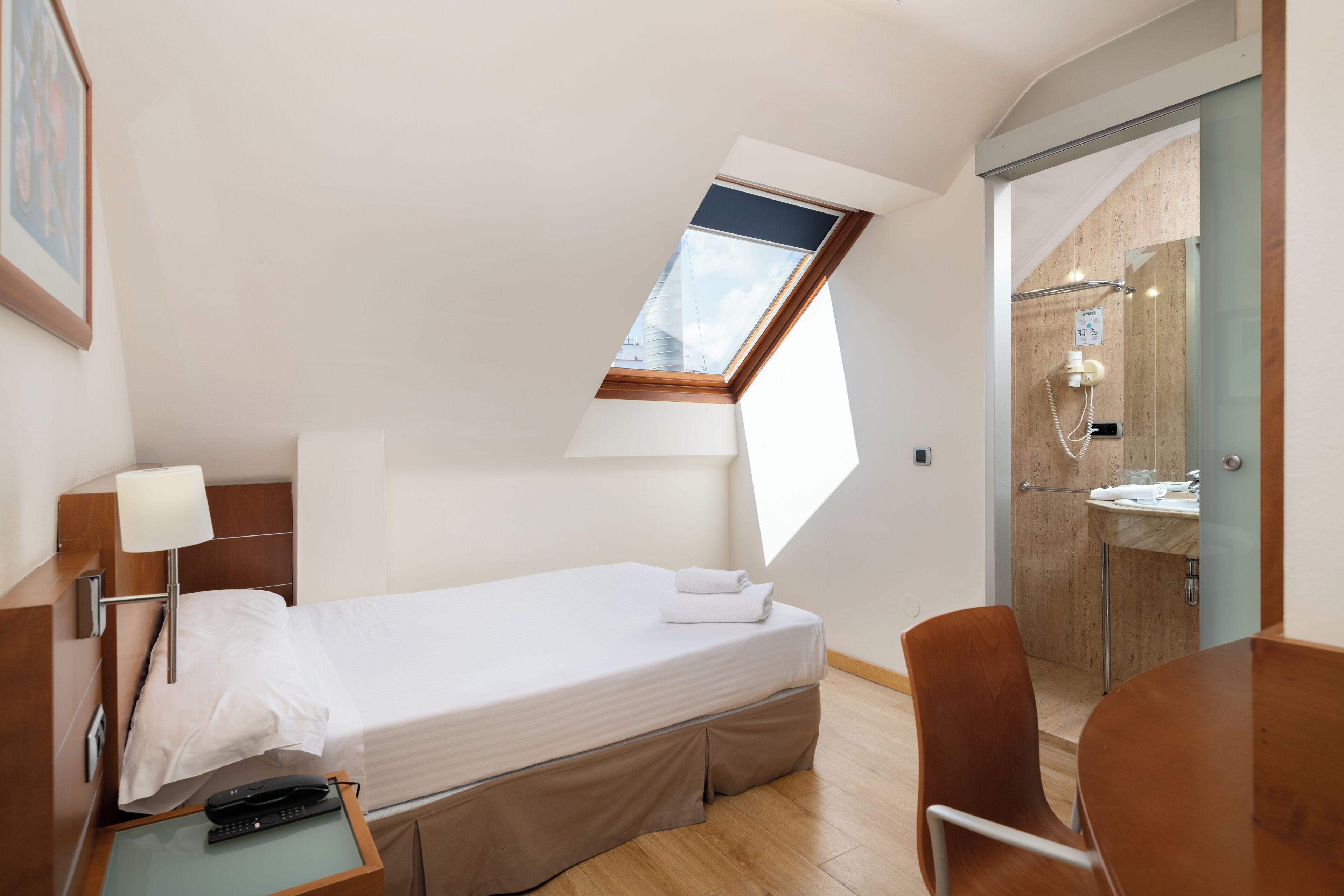 Cofre no quarto, secretária, quartos insonorizados, Wi-fi grátis 