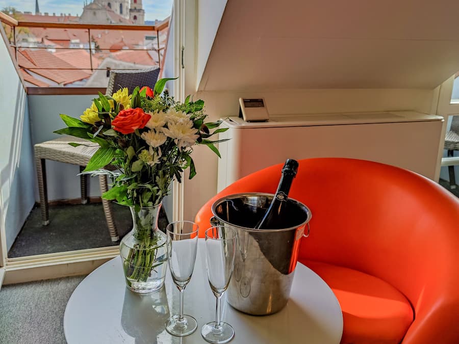 Quarto casal superior, sacada | 1 quarto, cofres nos quartos, individualmente decorados