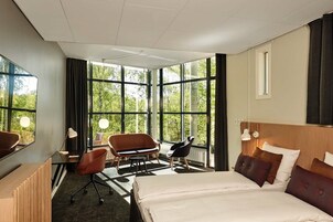 Suite-Estúdio Júnior | Roupa de alta qualidade, secretária, cortinas/cortinados opacos 