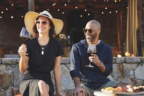 3 restaurantes, que servem almoços, jantares, também cozinha italiana 