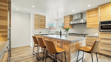 Suite Nobre | Cozinha privada | Um frigorífico (a pedido), uma cafeteira/bule 