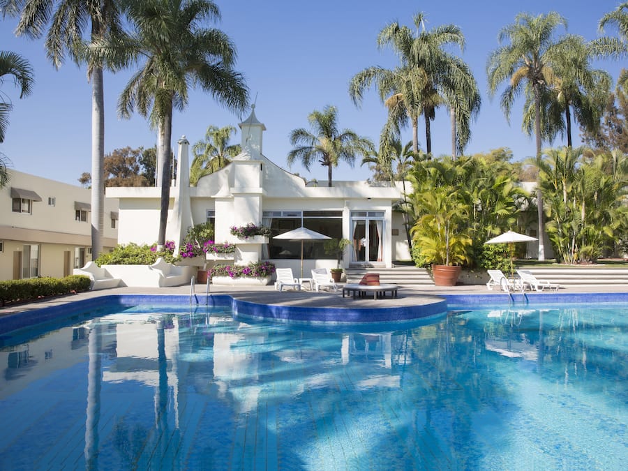 2 piscinas externas, guarda-sóis, espreguiçadeiras