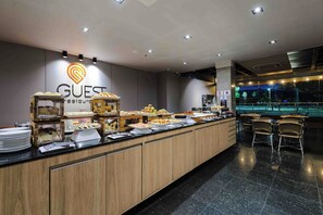 Café da manhã com buffet todos os dias (BRL 35.50 por pessoa) 