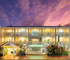 Fachada do alojamento (tarde/noite)