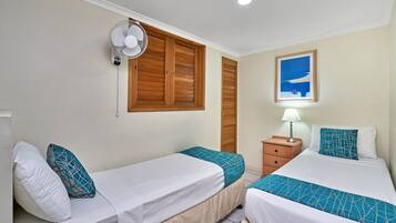 Loft, 2 quartos | Com mobília individualizada, cortinas/cortinados opacos