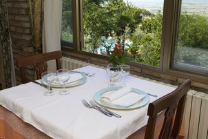 Café da manhã, almoço e jantar; culinária local, vistas para a piscina 