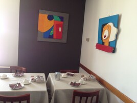 Café da manhã com buffet todos os dias mediante uma taxa