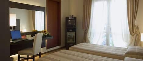 Frigobar, cofres nos quartos, quartos à prova de som, Wi-Fi (sobretaxa)