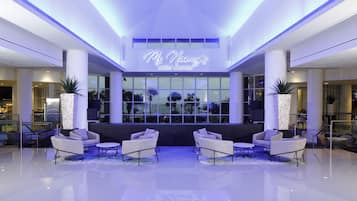3 bares/lounges, este piano bar