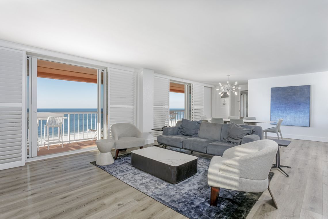 Suíte, 1 quarto | Roupas de cama premium, cofres nos quartos, escrivaninha