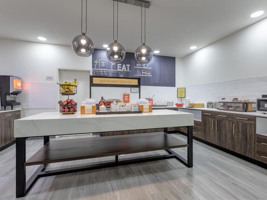 Café da manhã com buffet grátis todos os dias