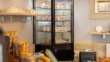 Café da manhã com buffet todos os dias (EUR 15 por pessoa)