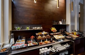 Café da manhã continental todos os dias mediante uma taxa