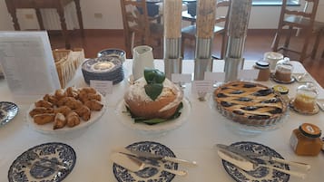 Pequeno-almoço inspirado na cozinha local diário incluído