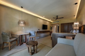 Suíte real (RETREAT DELUXE GARDEN) | Área de estar | Smart TV 30 polegadas com canais a cabo