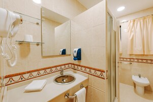 Apartamento, 1 quarto | Banheiro | Toalhas de banho 