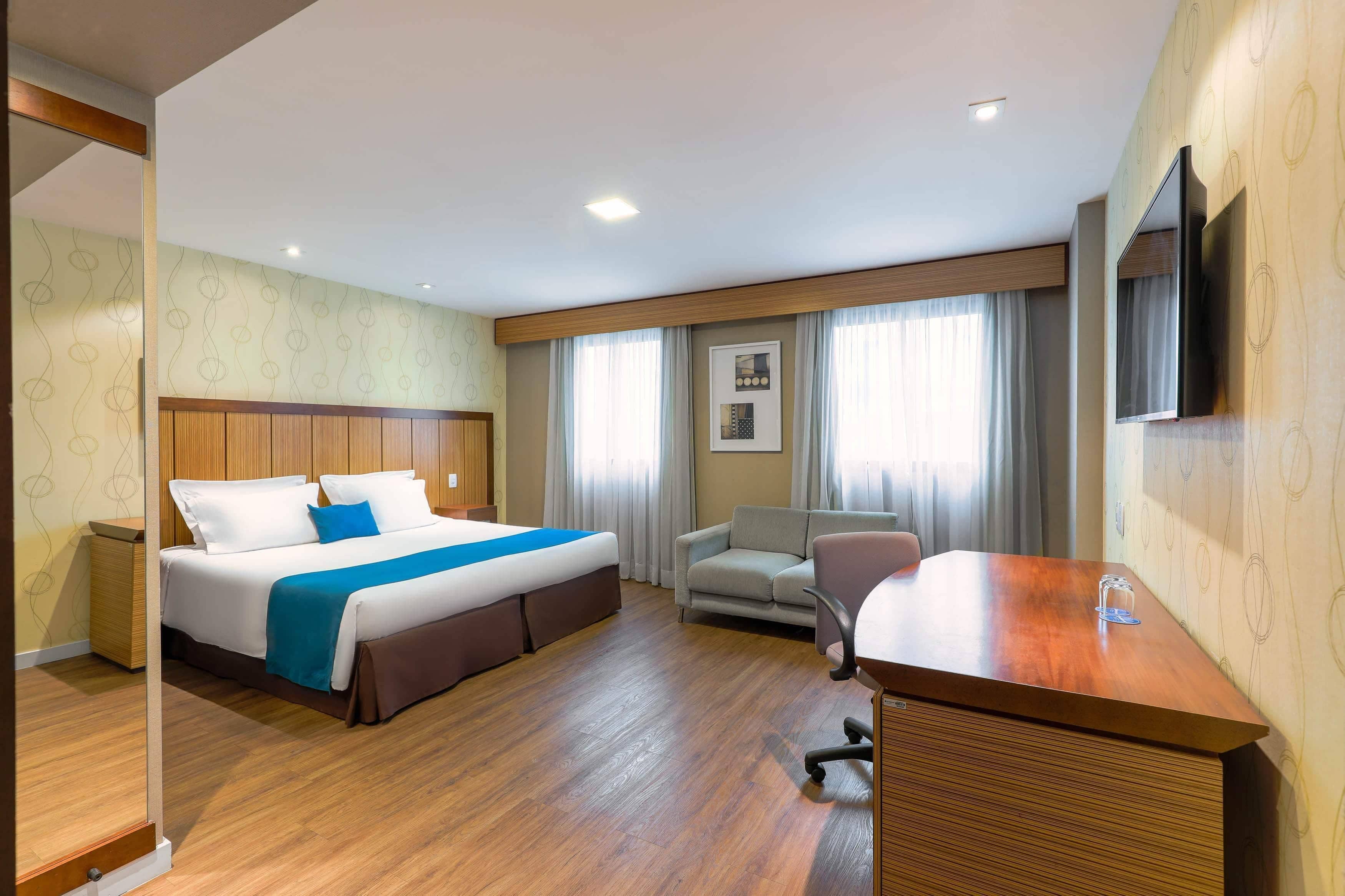 Quarto Superior, 1 cama king-size | Roupa hipoalergénica, minibar, cofre no quarto, secretária 