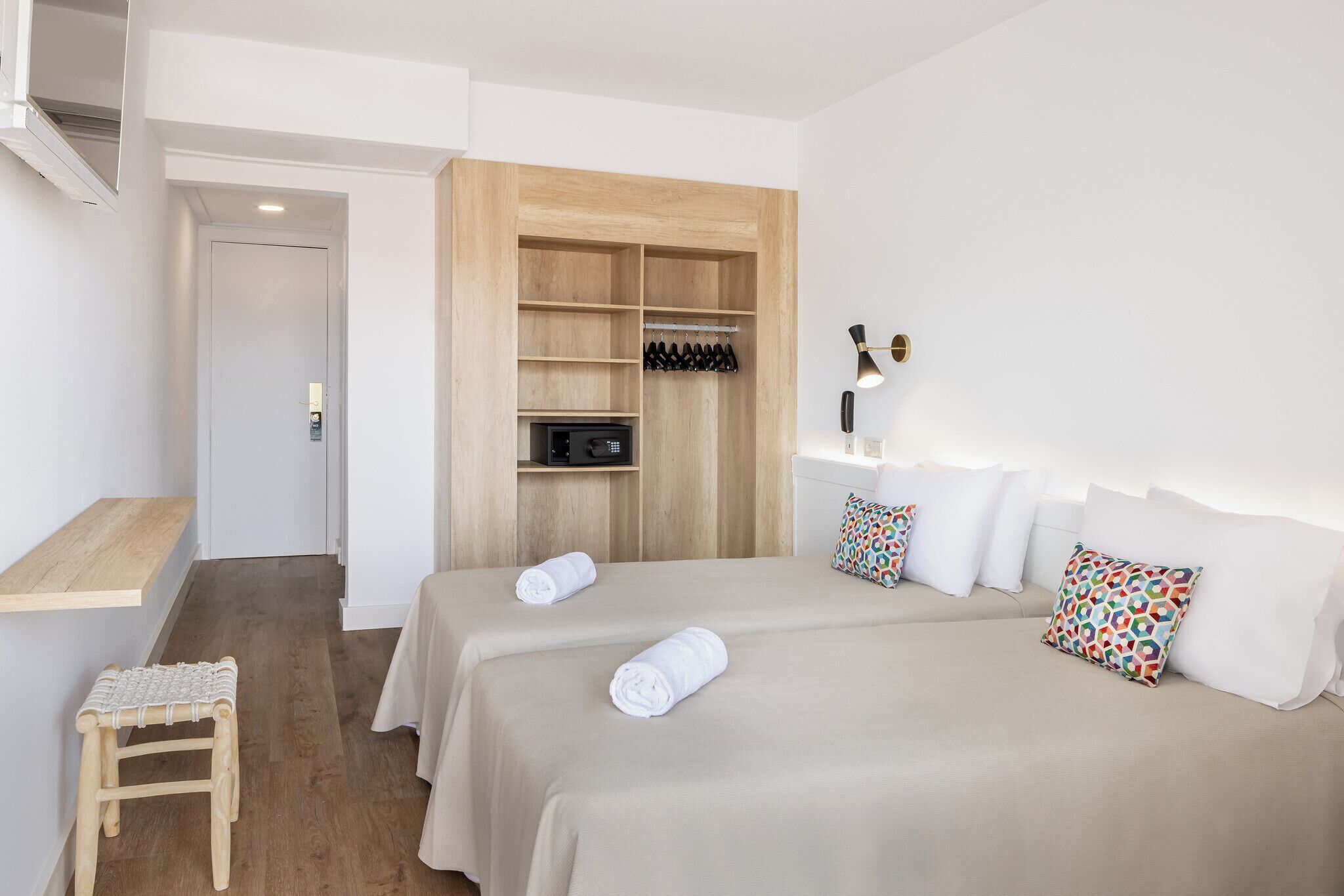 Cofre no quarto, secretária, Wi-fi grátis, roupa de cama fornecida 
