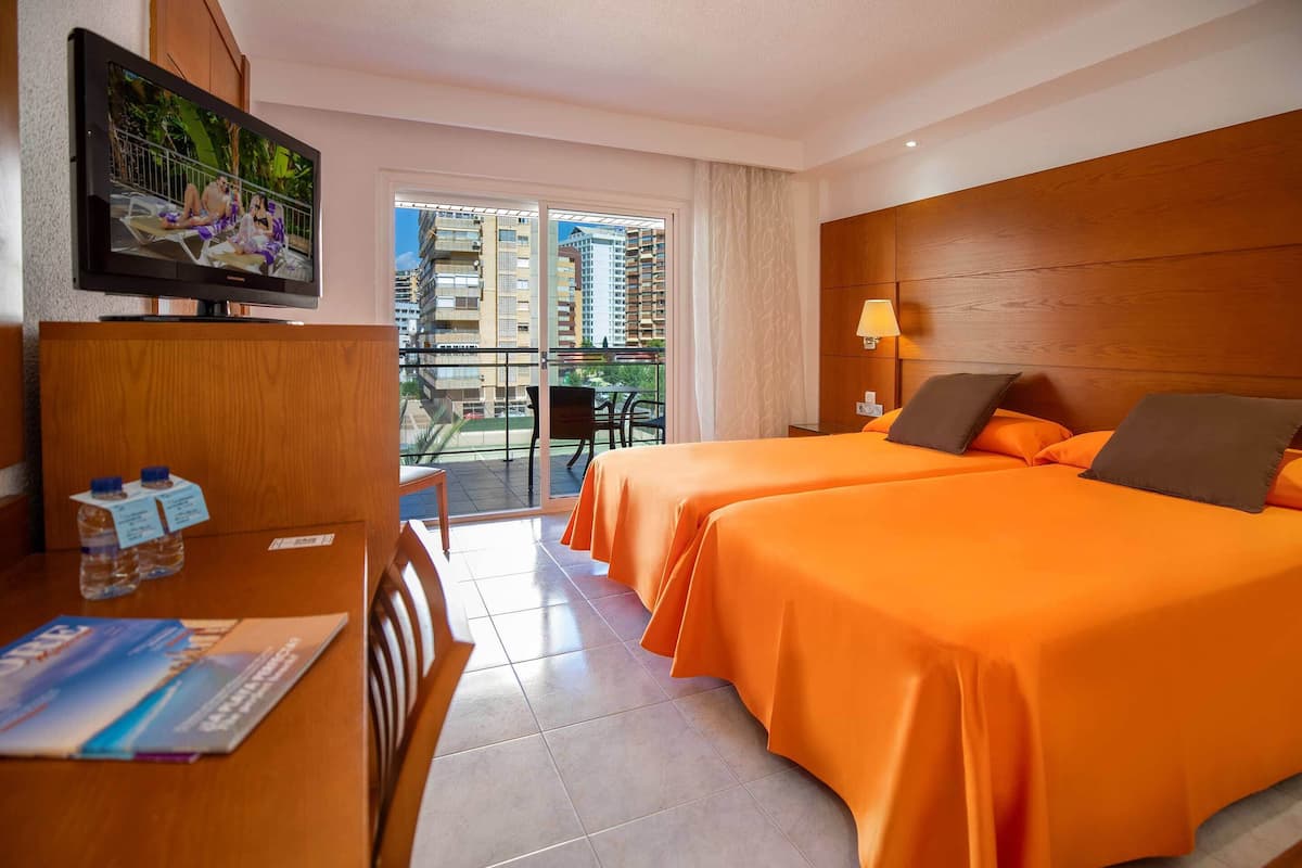 Cofres nos quartos, escrivaninha, Wi-Fi de cortesia, roupa de cama