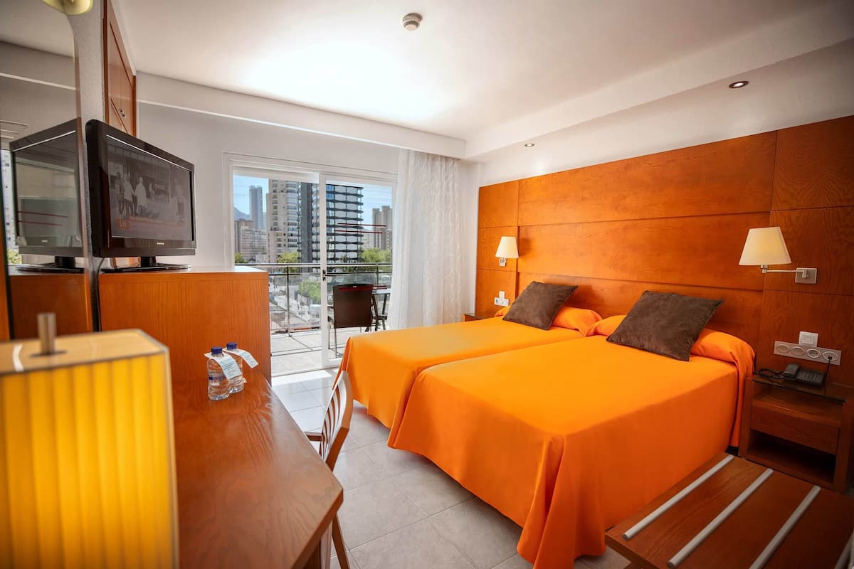 Cofres nos quartos, escrivaninha, Wi-Fi de cortesia, roupa de cama