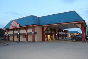 Fachada do alojamento (tarde/noite)