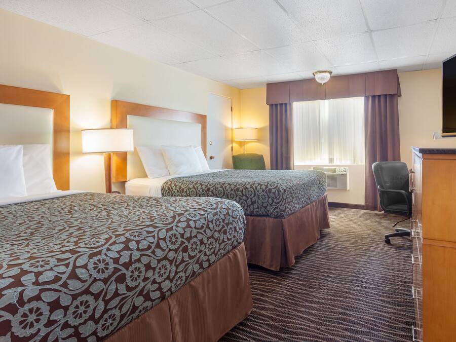 Suite-Estúdio, 2 camas queen-size, não fumadores | 1 quarto, cofre no quarto, secretária, cortinas/cortinados opacos